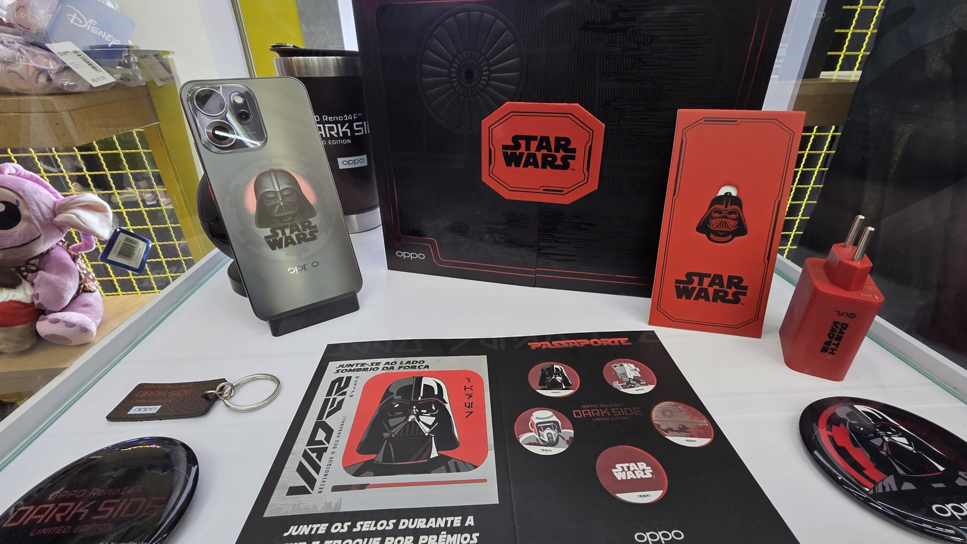 OPPO lança smartphone Reno 14 F Star Wars na CCXP25, em uma edição ...